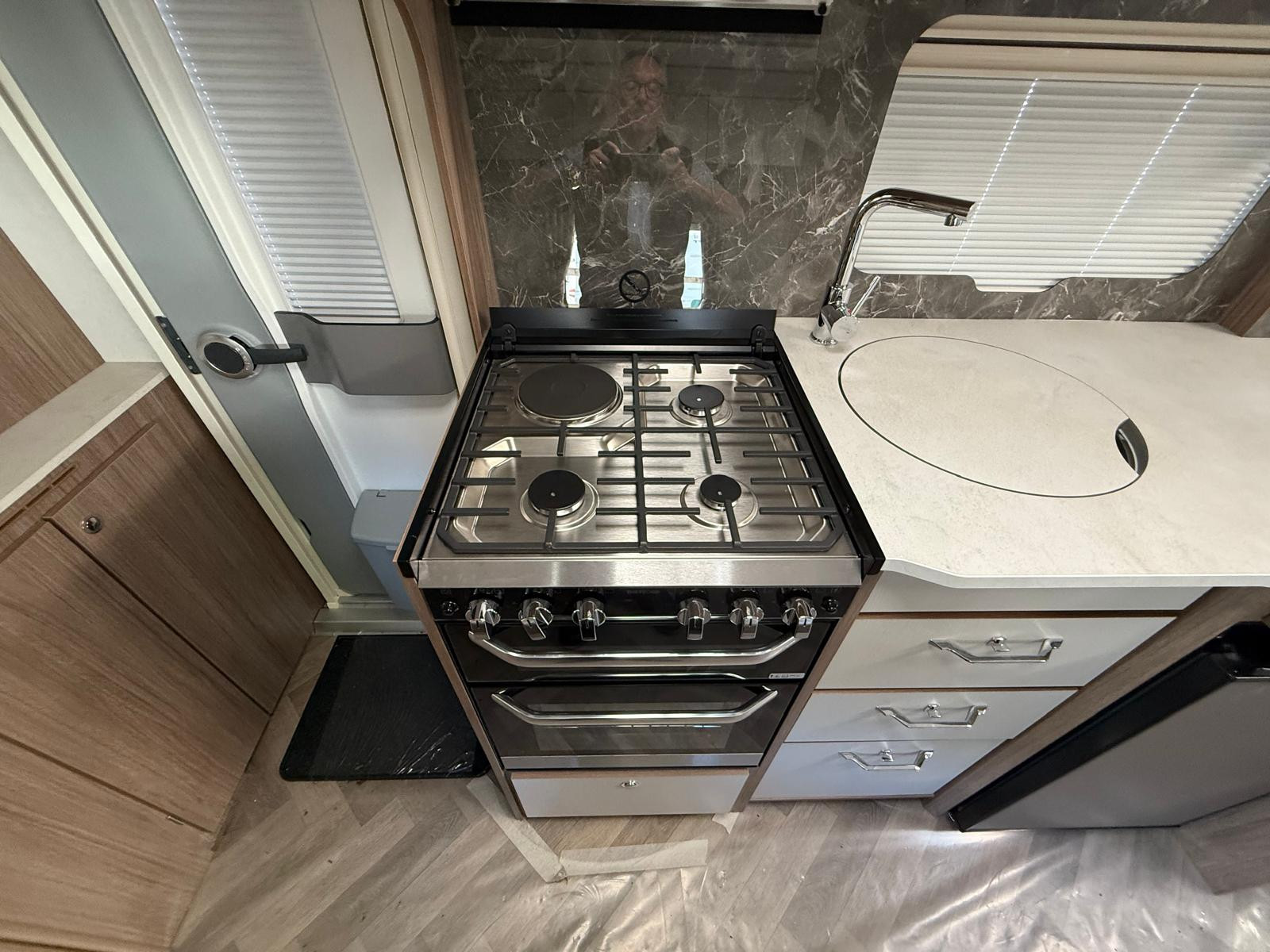 New 2026 Coachman VIP Vogue 520 Caravan