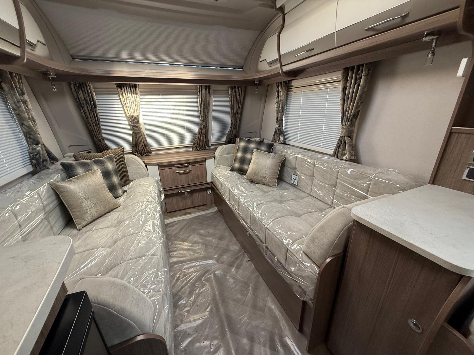 New 2026 Coachman VIP Vogue 520 Caravan