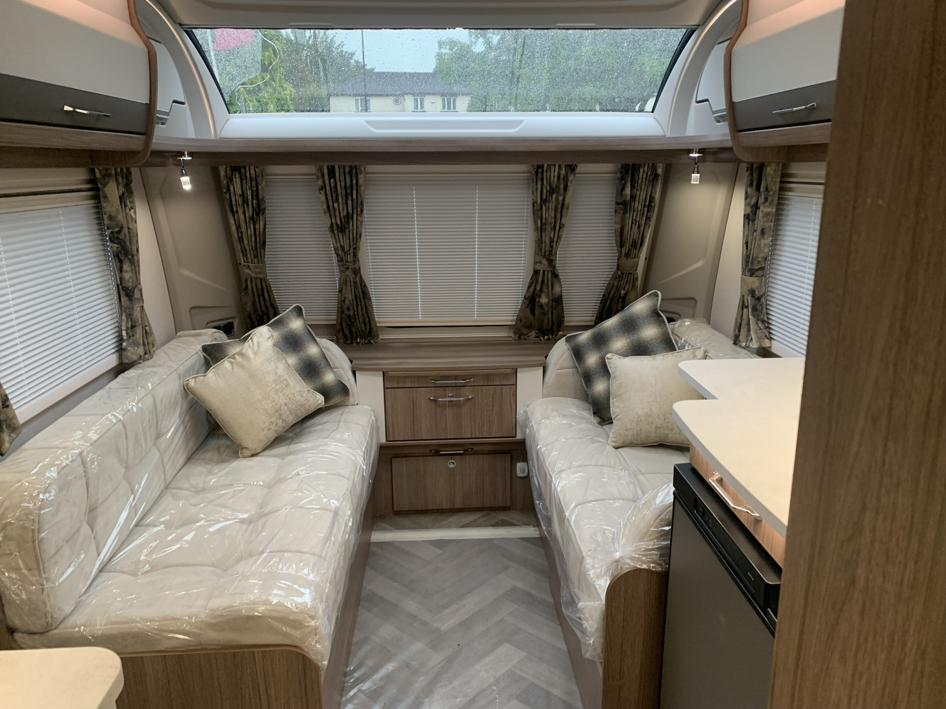 New 2026 Coachman VIP Vogue 545 Caravan