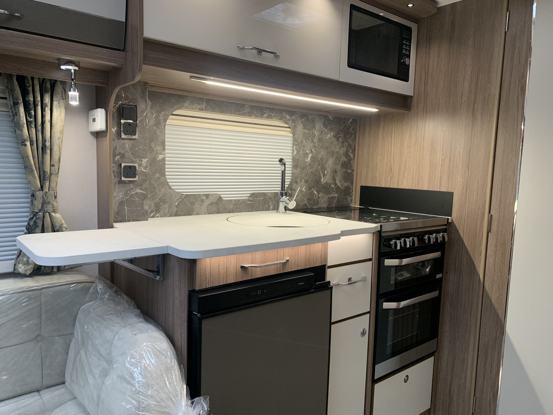 New 2026 Coachman VIP Vogue 545 Caravan
