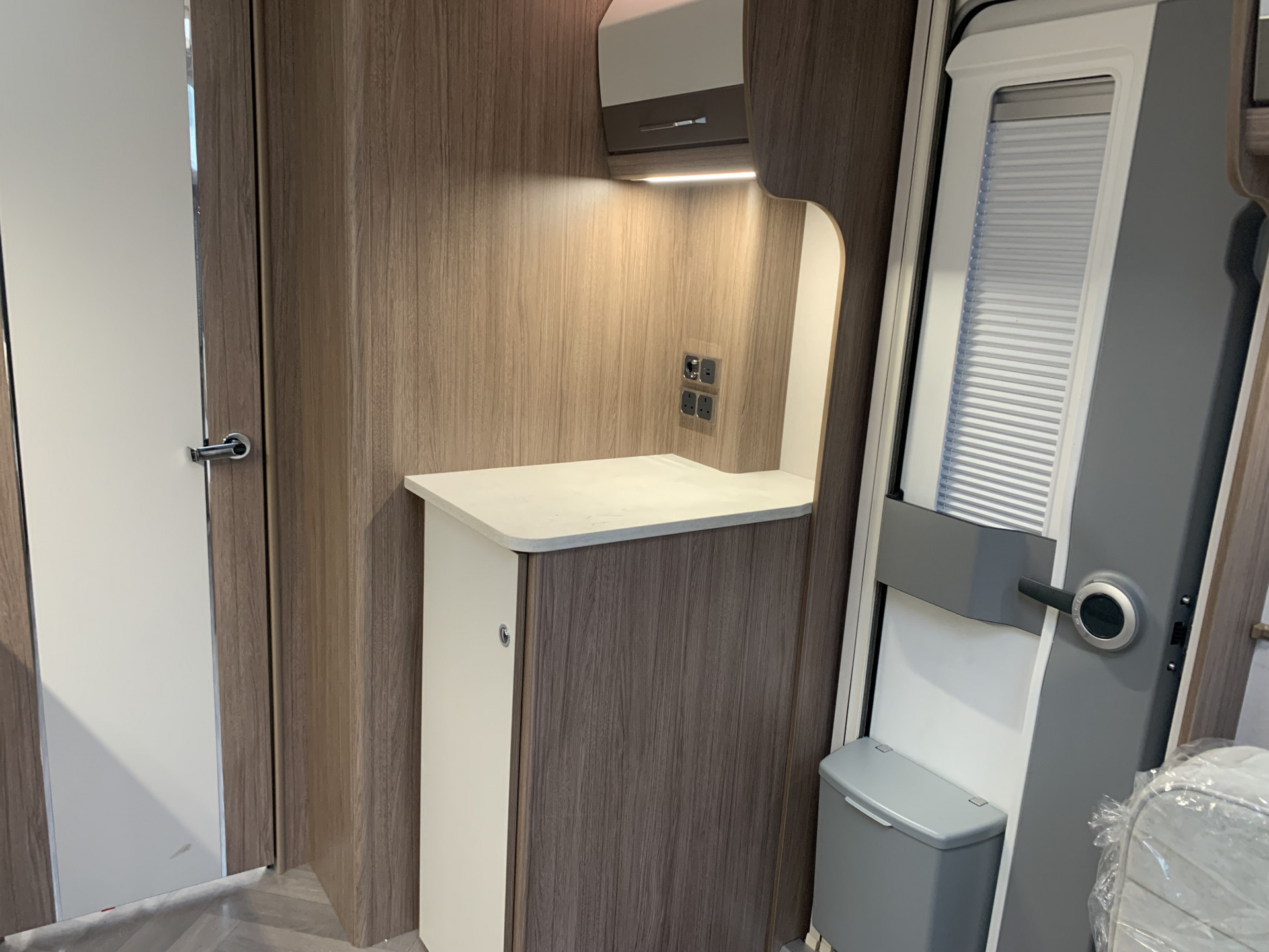 New 2026 Coachman VIP Vogue 545 Caravan