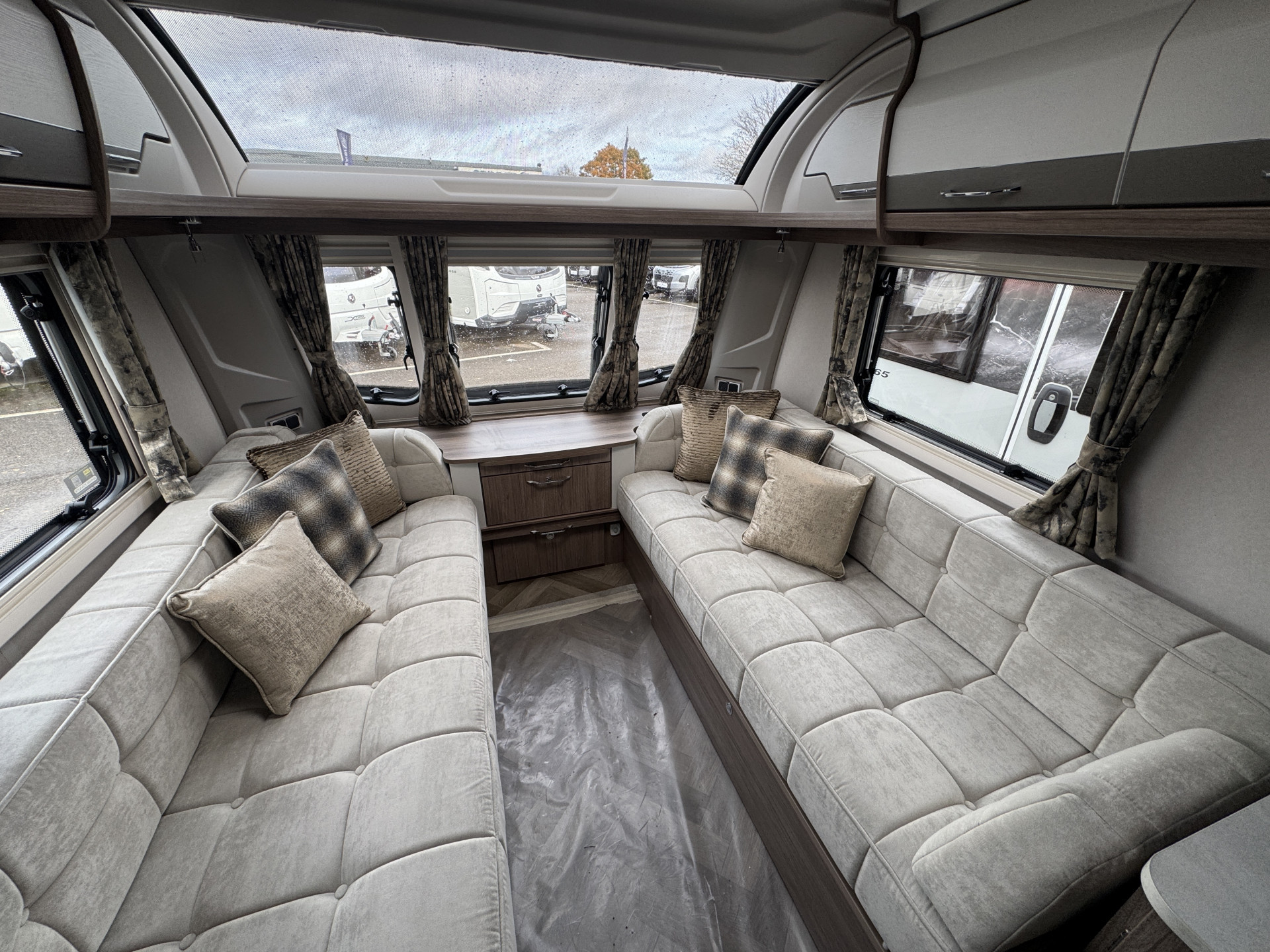 New 2026 Coachman VIP 520 Caravan